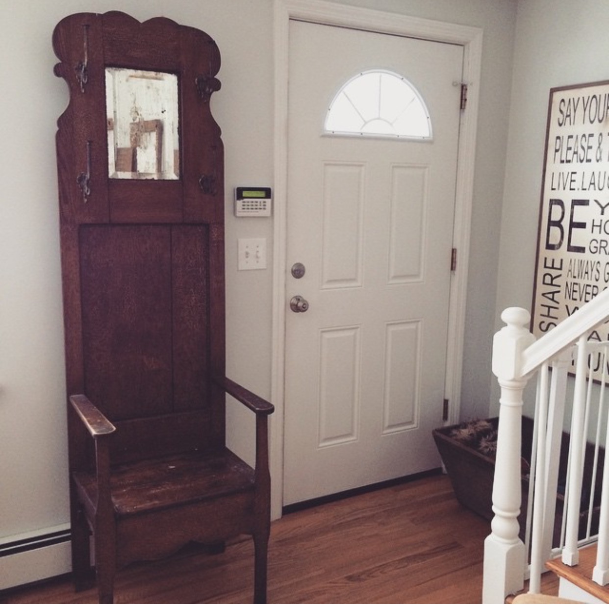 The Ultimate Guide to Picking the Perfect Hall Tree for Your Home